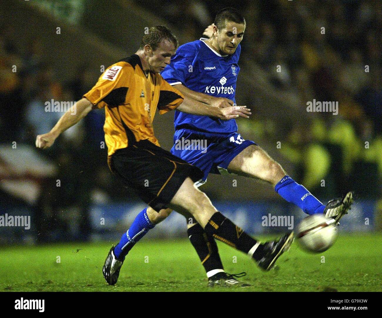 Rochdale v wolves hi-res stock photography and images - Alamy