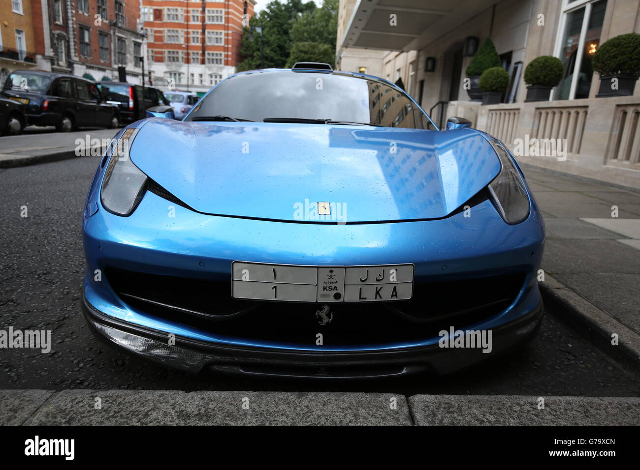 Middle Eastern cars in London. A Ferrari outside the Berkley Hotel in ...