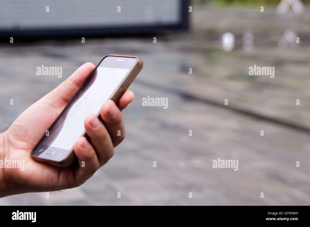 Photograph of a human hand holding a cellphone Stock Photo - Alamy