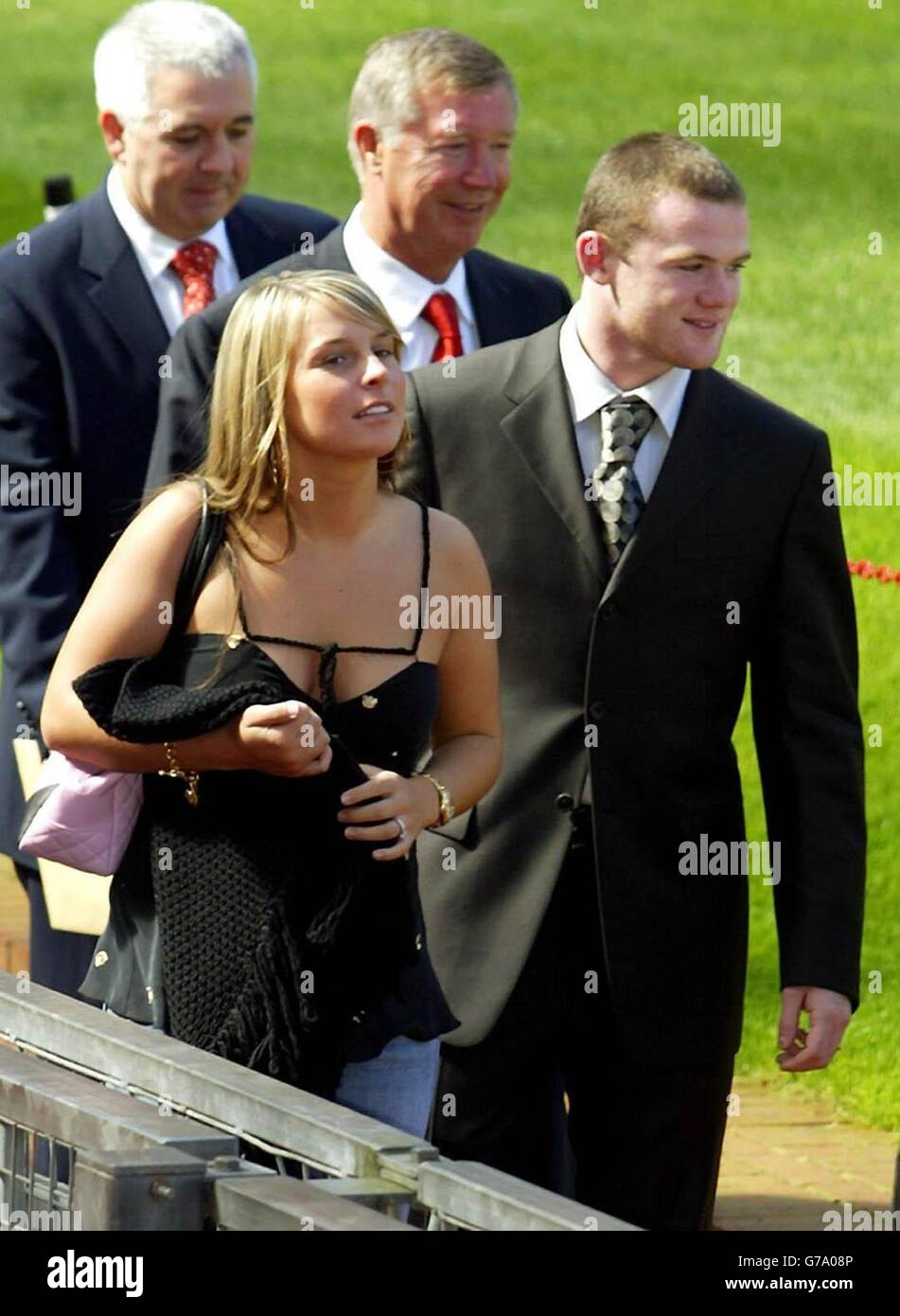 Wayne Rooney signs for Manchester United Stock Photo - Alamy