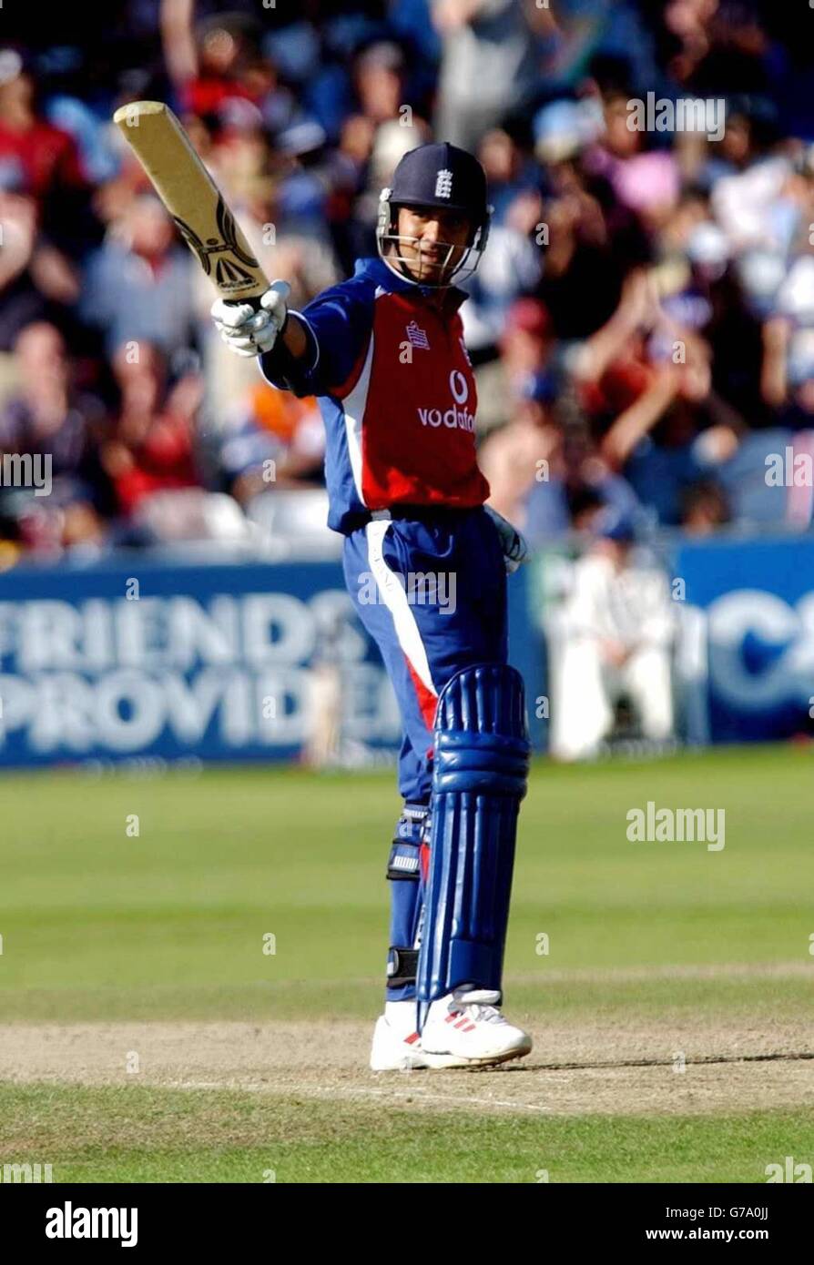 Sport cricket action celebrating bat raised vikram solanki hi-res stock ...