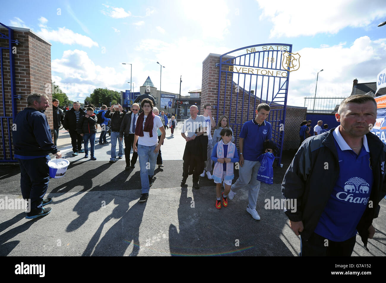 Everton supporters walk through the new entrance to Goodison Park Stock ...