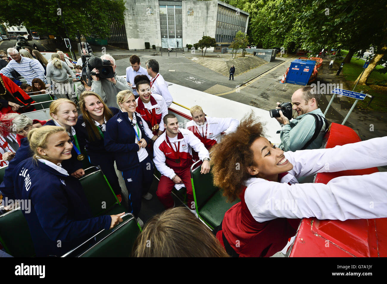 Commonwealth games medalists england womens rugby world champions bus ...