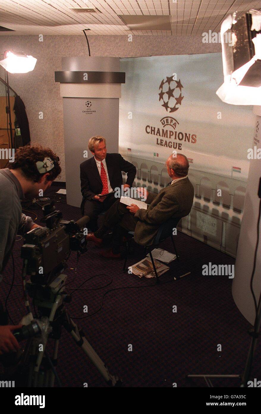 Team television hi-res stock photography and images - Alamy