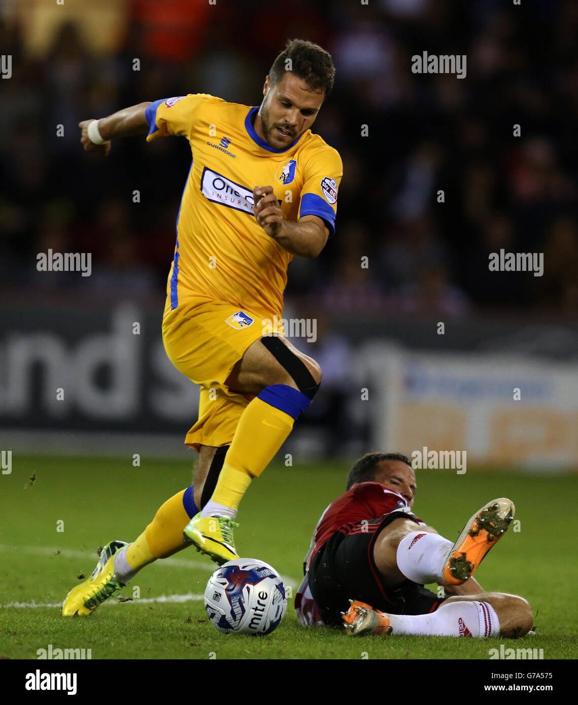 Sheffield United's Michael Doyle and Mansfield Town's Fergus Bell Stock ...
