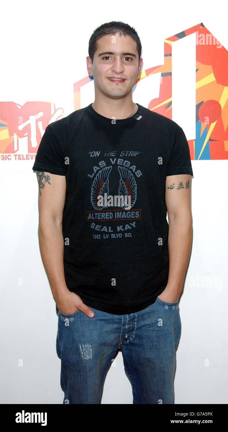 Celebrity showbiz television music singer kristian leontiou hi-res ...