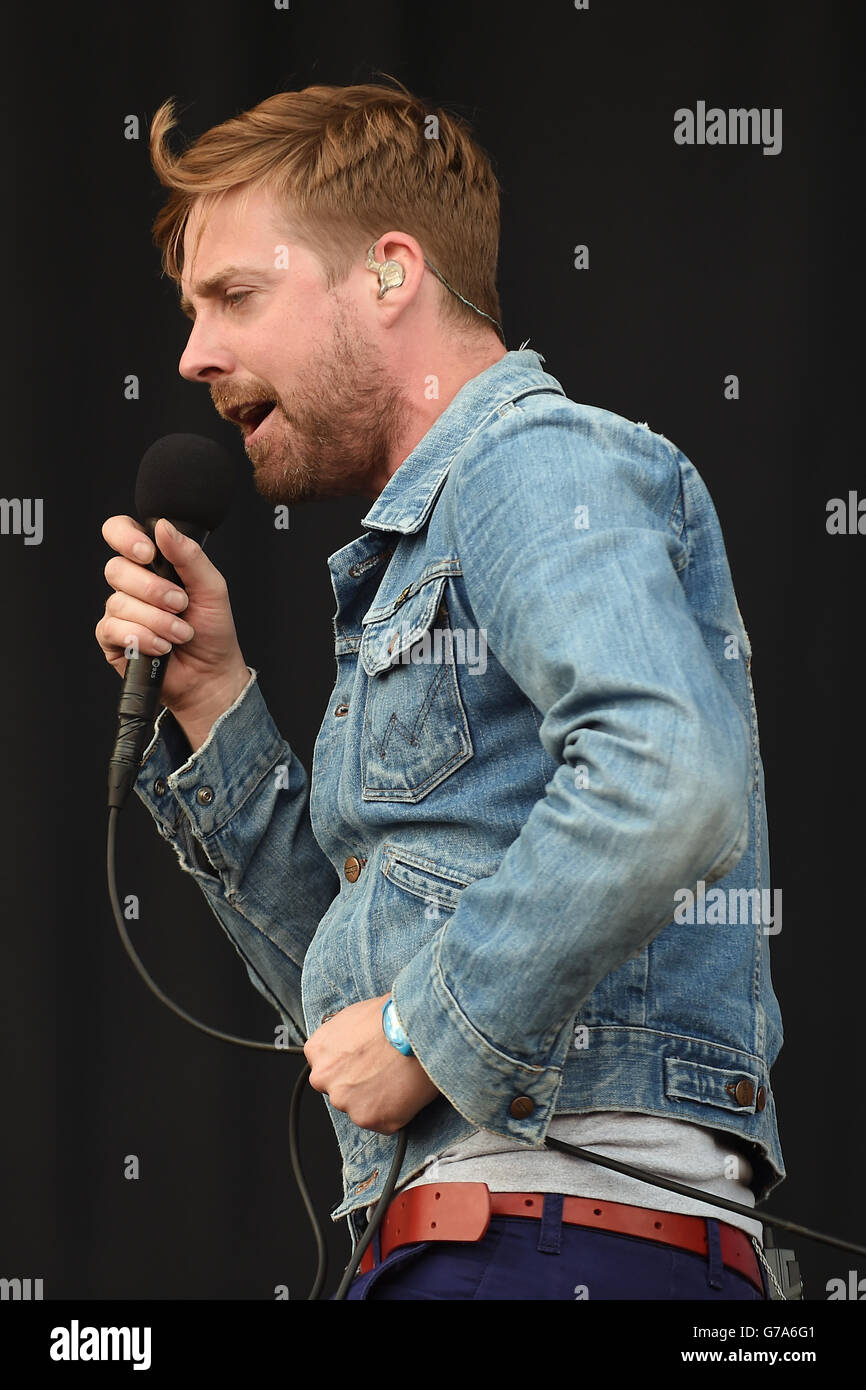Ricky Wilson of the Kaiser Chiefs performing on the Virgin Media stage ...