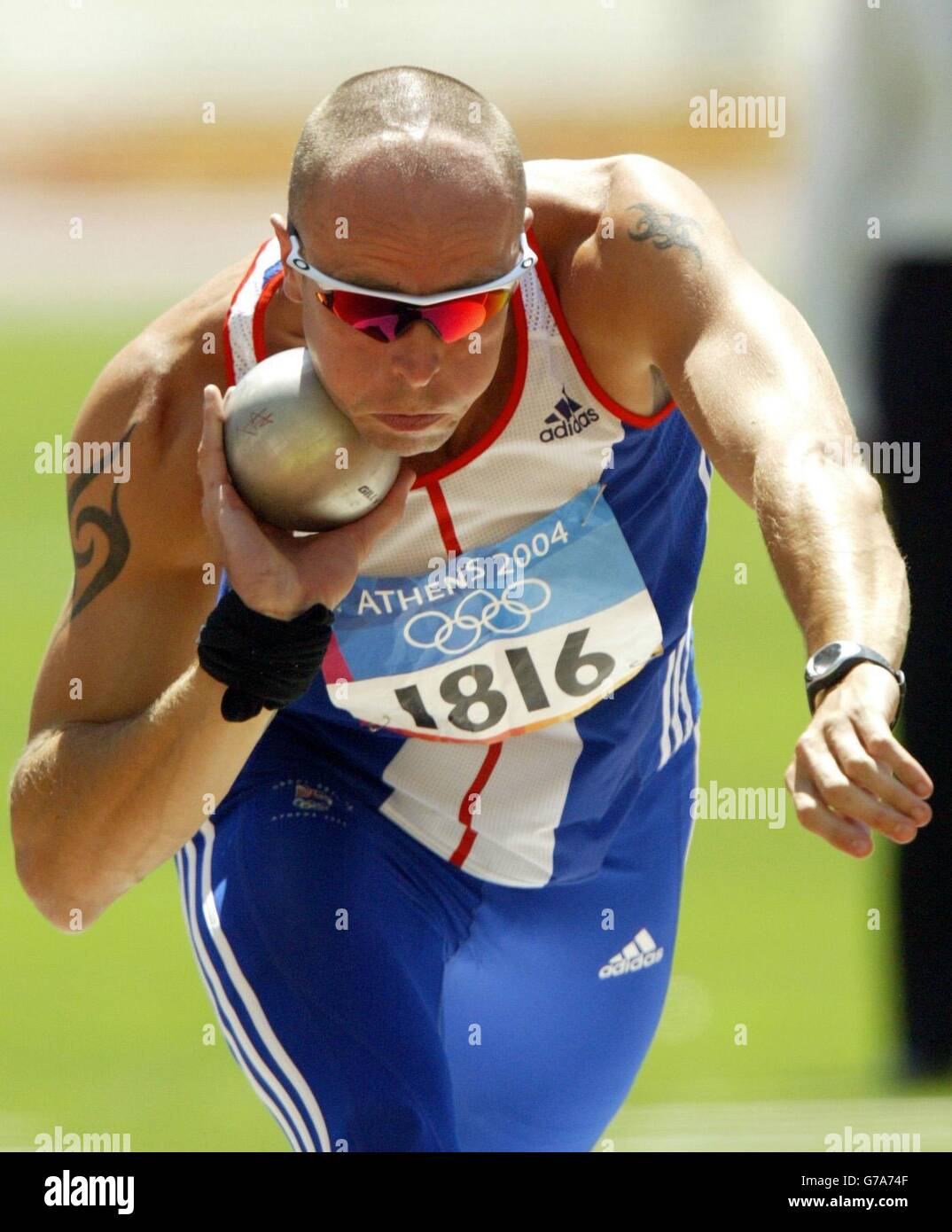 Dean macey decathlon olympics 2004 hi-res stock photography and images ...