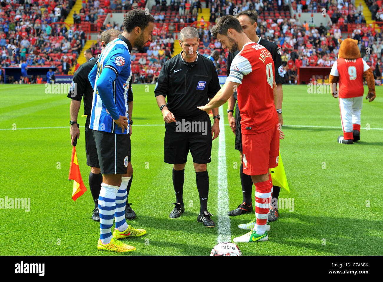 Charlton athletic captain johnnie jackson hi-res stock photography and ...
