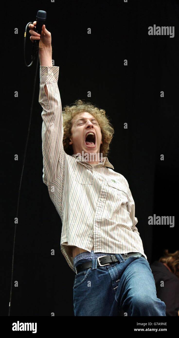 Lead singer of hundred reasons hi-res stock photography and images - Alamy