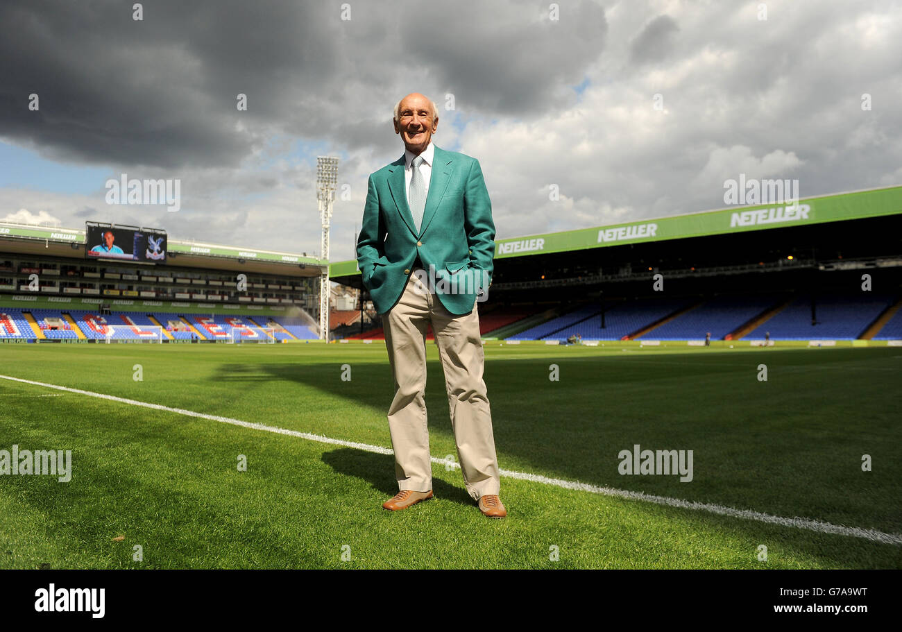 Commentator barry davies hi-res stock photography and images - Alamy