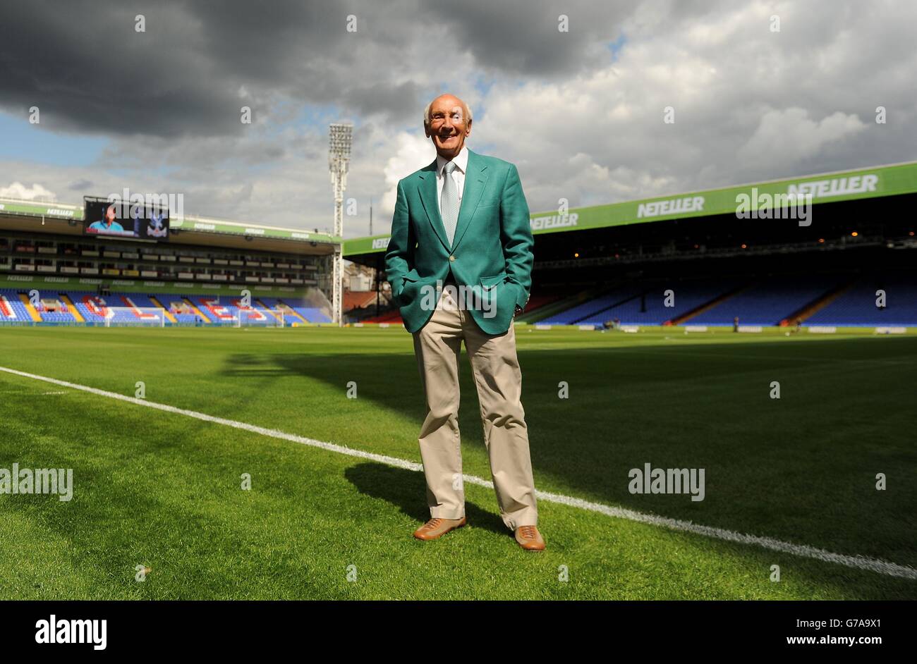 Commentator barry davies hi-res stock photography and images - Alamy