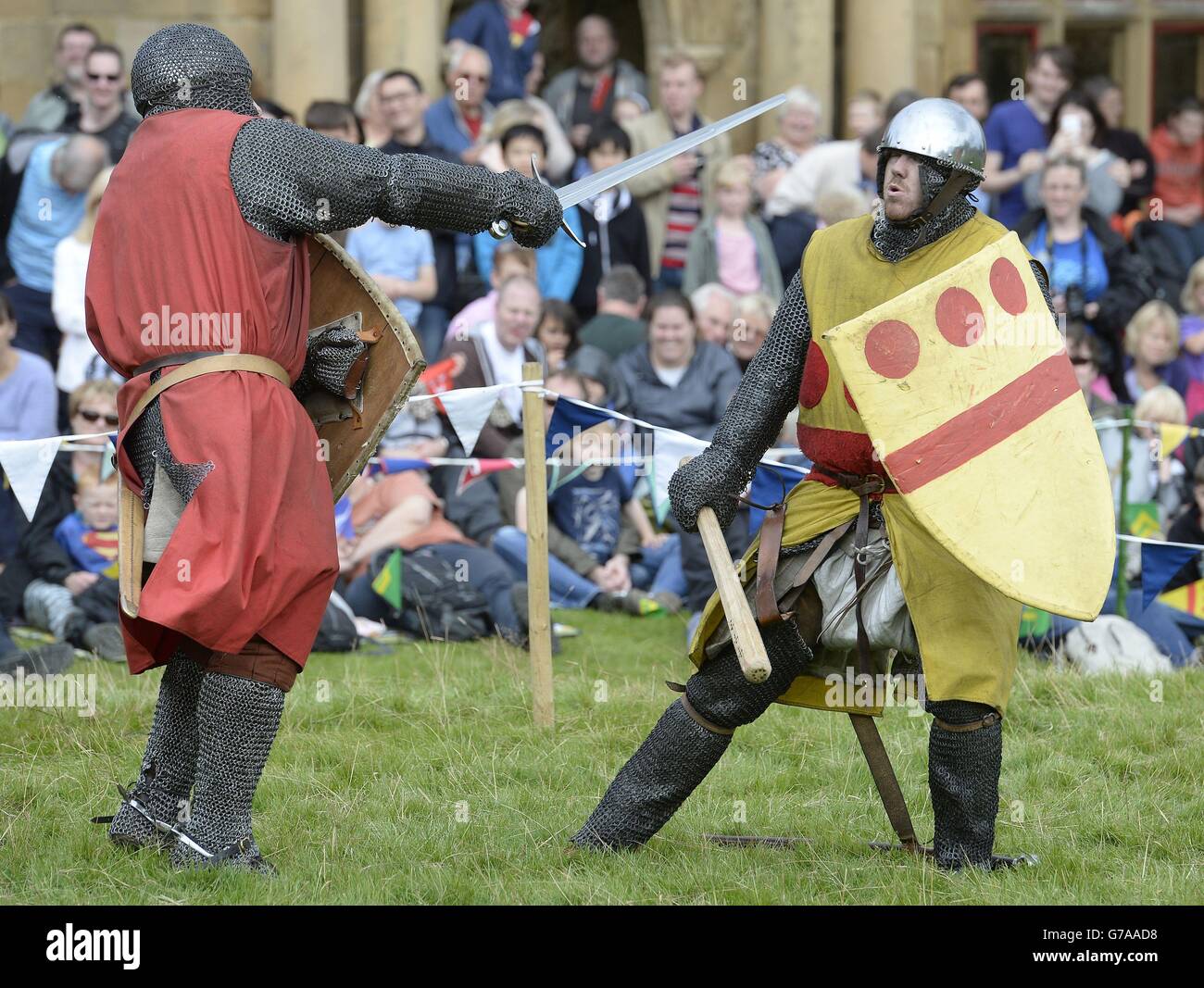 Medieval knights castle hi-res stock photography and images - Alamy