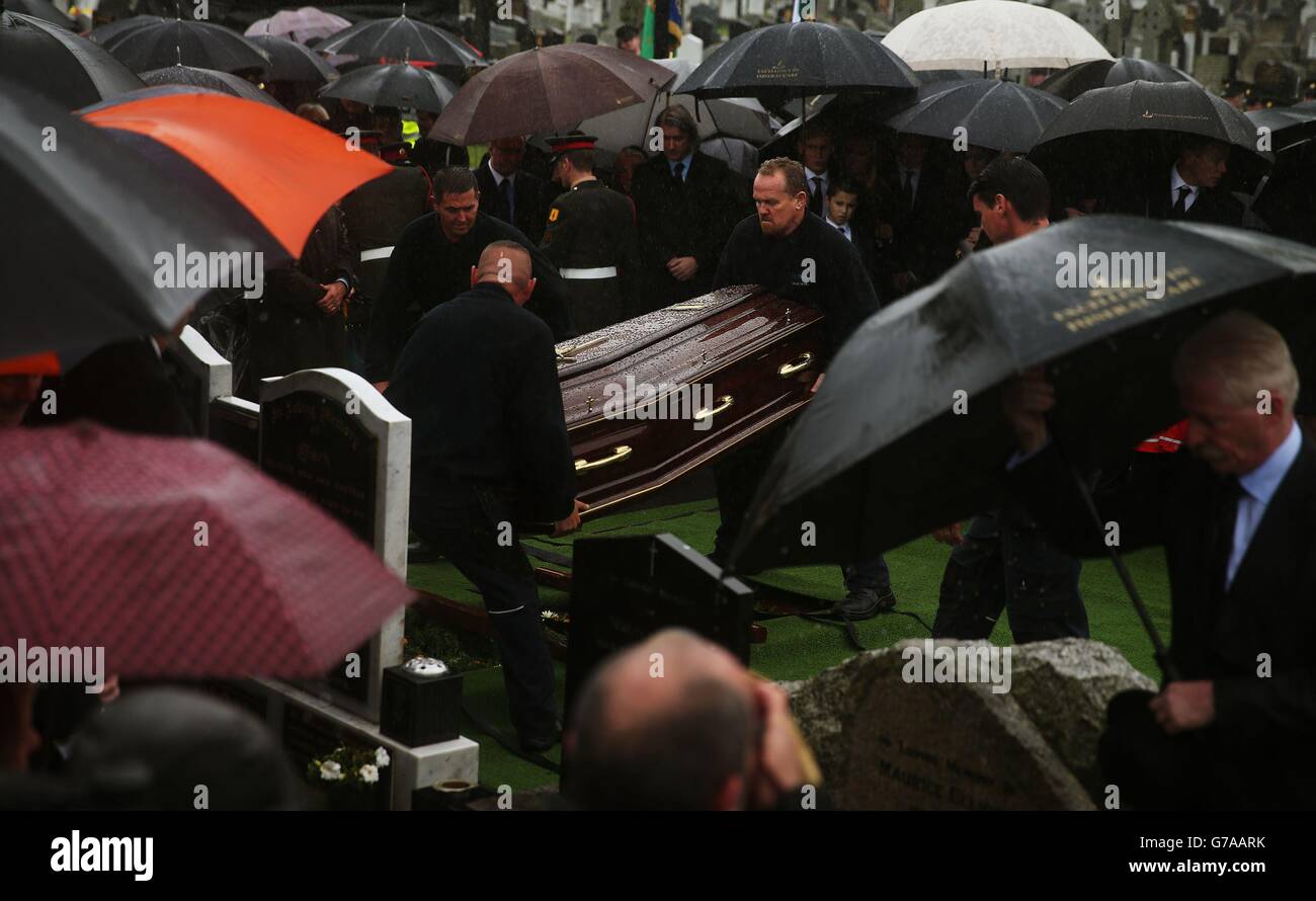 The coffin of former Taoiseach Albert Reynolds at Shanganagh Cemetery ...