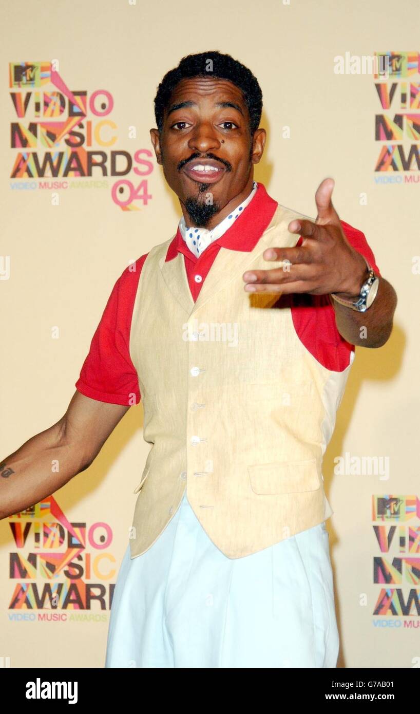 Singer Andre 3000 backstage during the MTV Video Music Awards at the ...