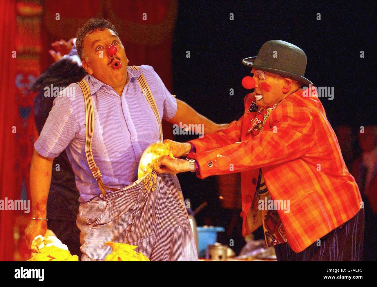 Clowns Charlie Cairoli (left) and Hollywood actor Paul Newman as Butch ...