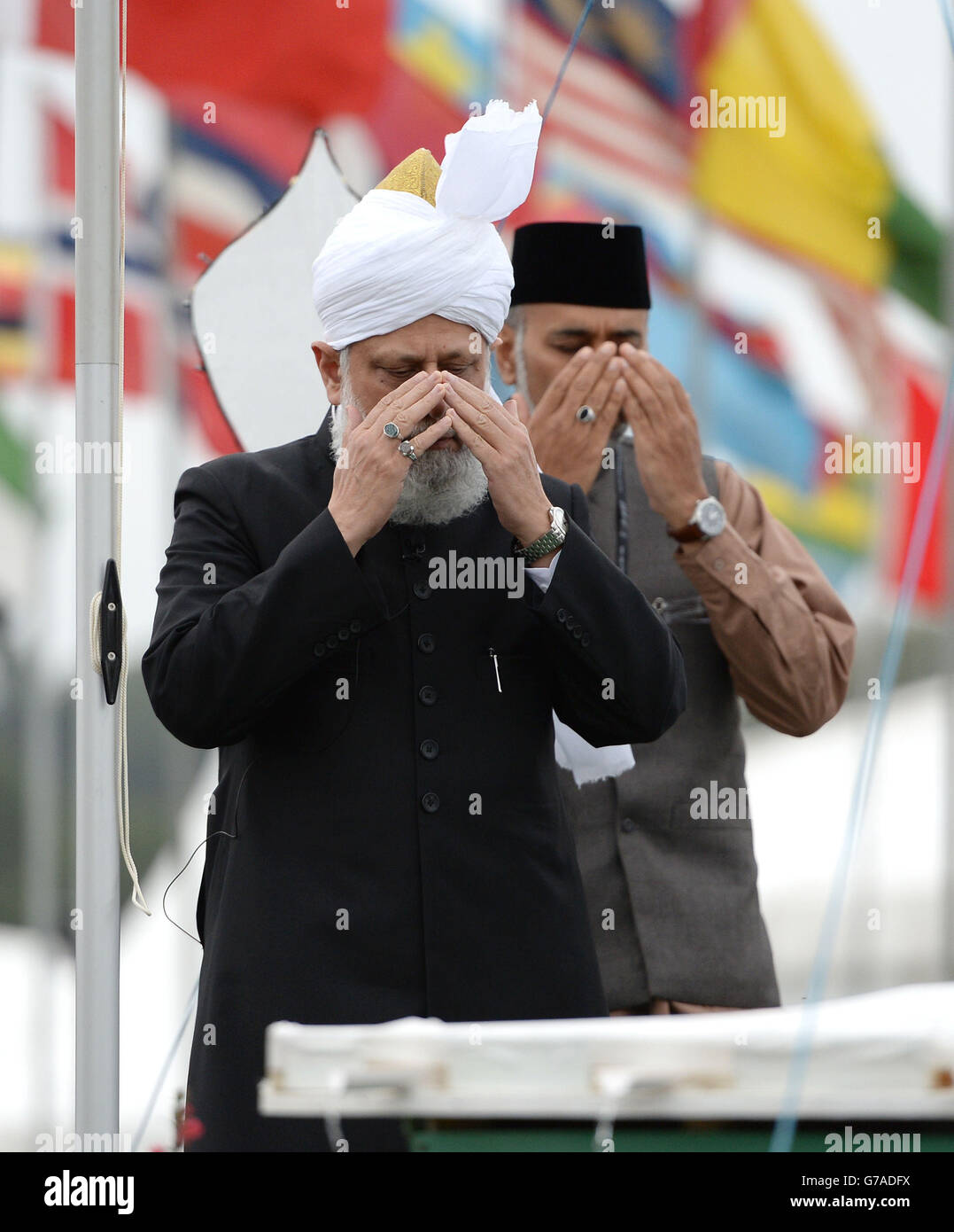 Muslims prayer during jalsa salana hi-res stock photography and images ...