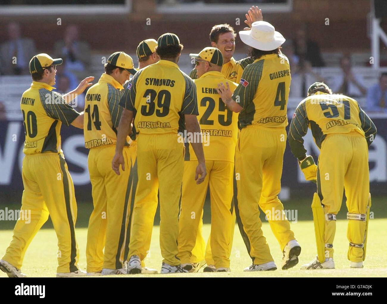 Pakistan cricket team celebrating hi-res stock photography and images ...