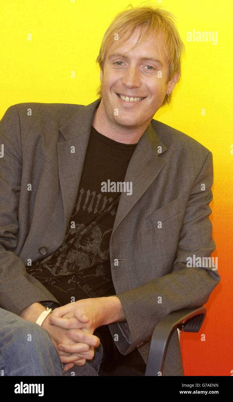 Actor rhys ifans during a photocall for the re hi-res stock photography ...