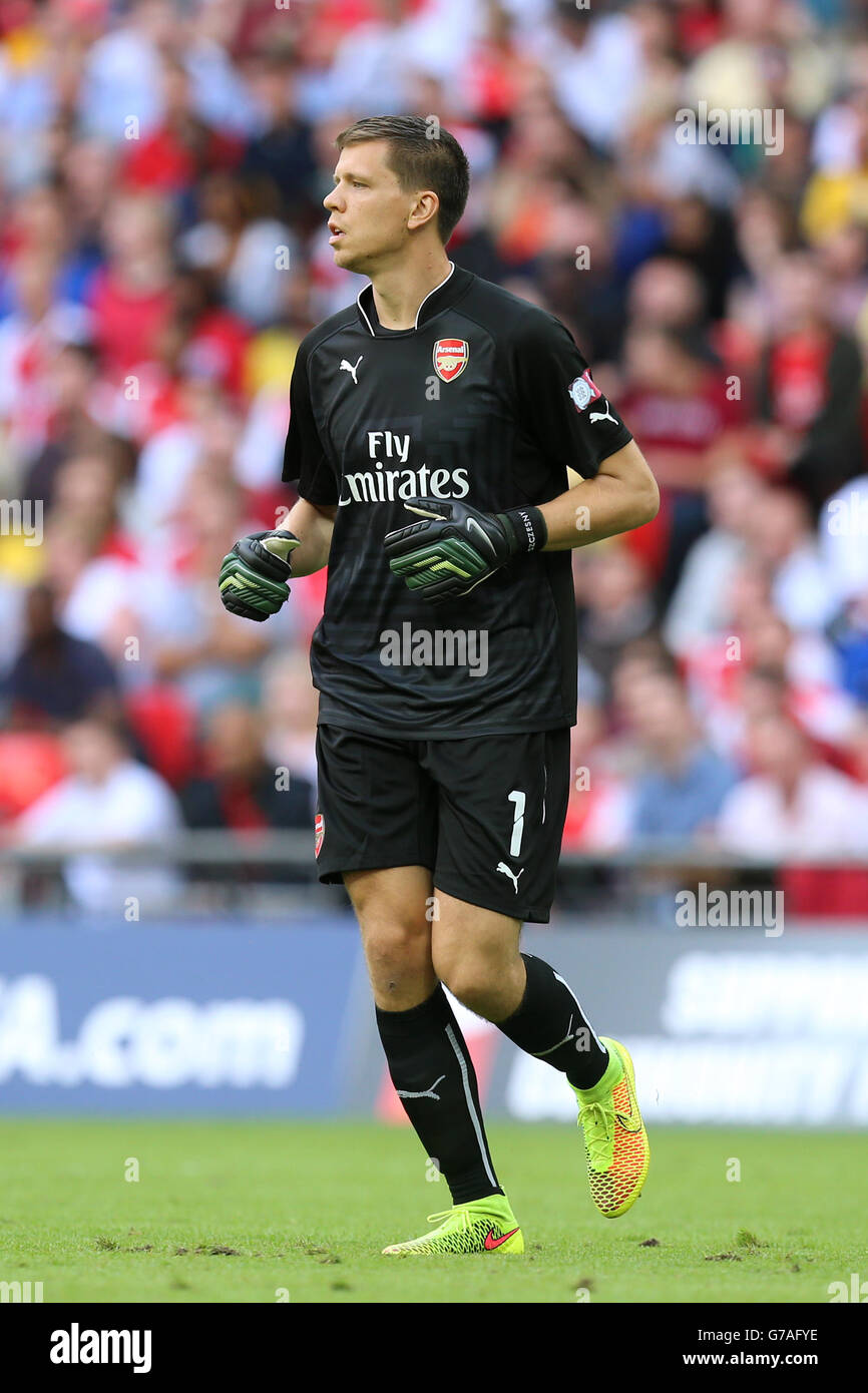 Arsenal goalkeeper wojciech szczesny community shield match wembley ...