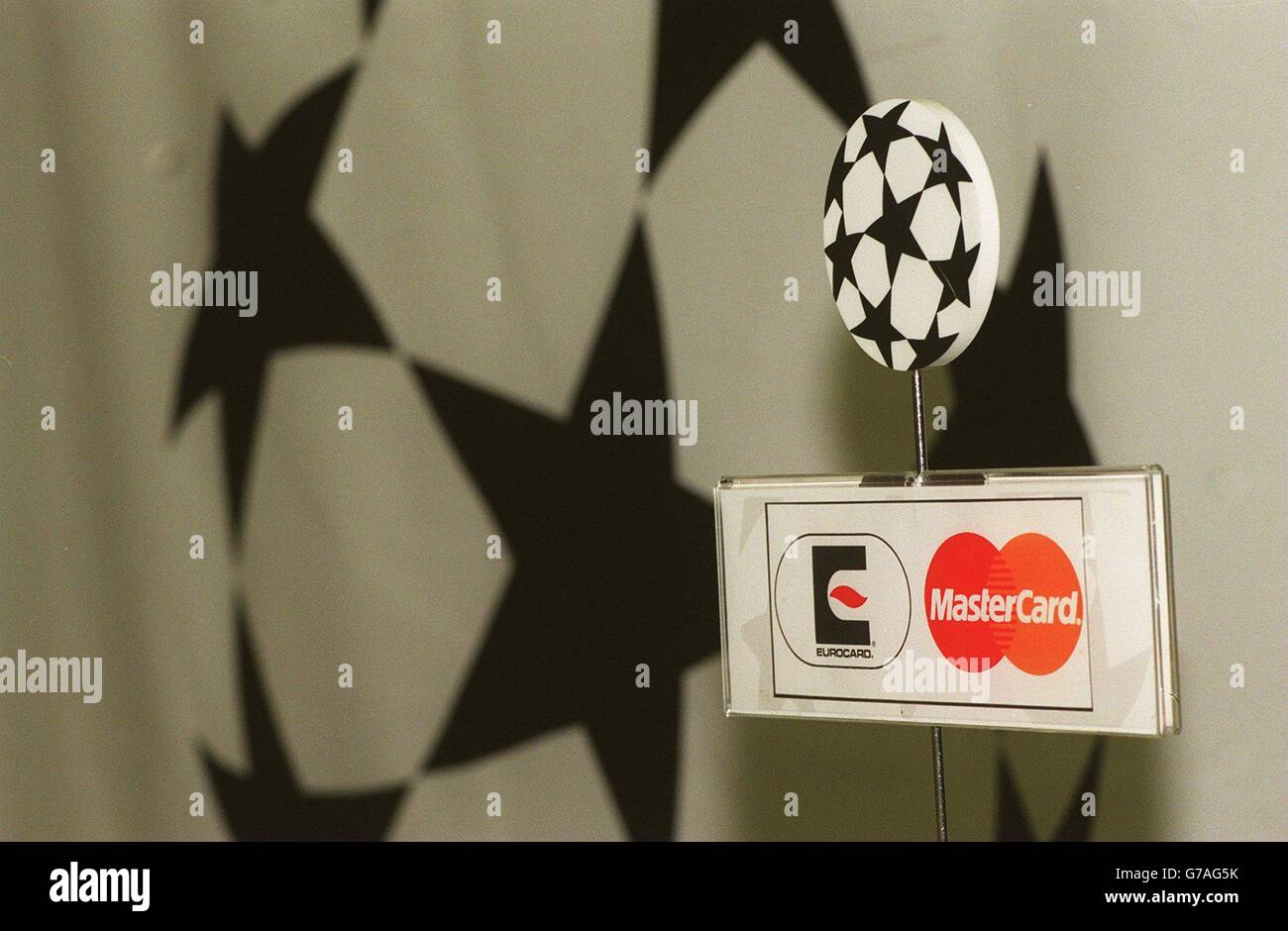 Mastercard signage hi-res stock photography and images - Alamy