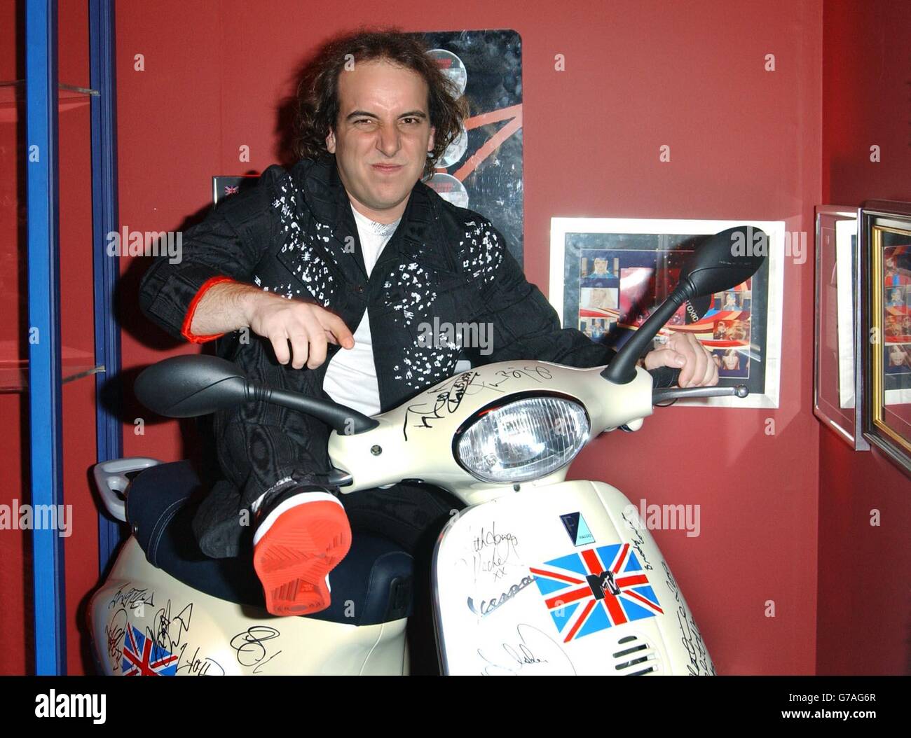 Har Mar Superstar MTV's TRL Stock Photo - Alamy