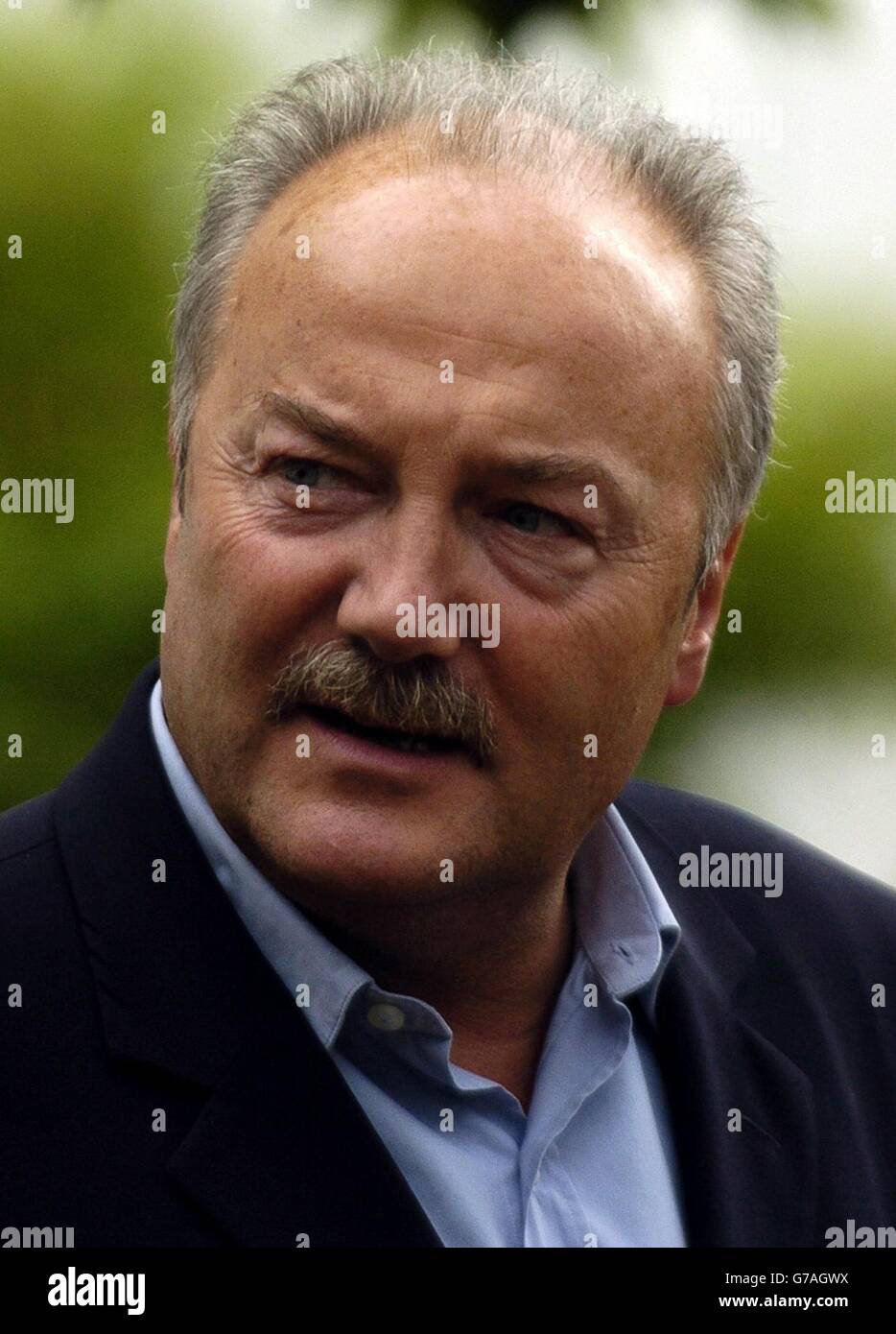 George galloway saddam hussein hi-res stock photography and images - Alamy