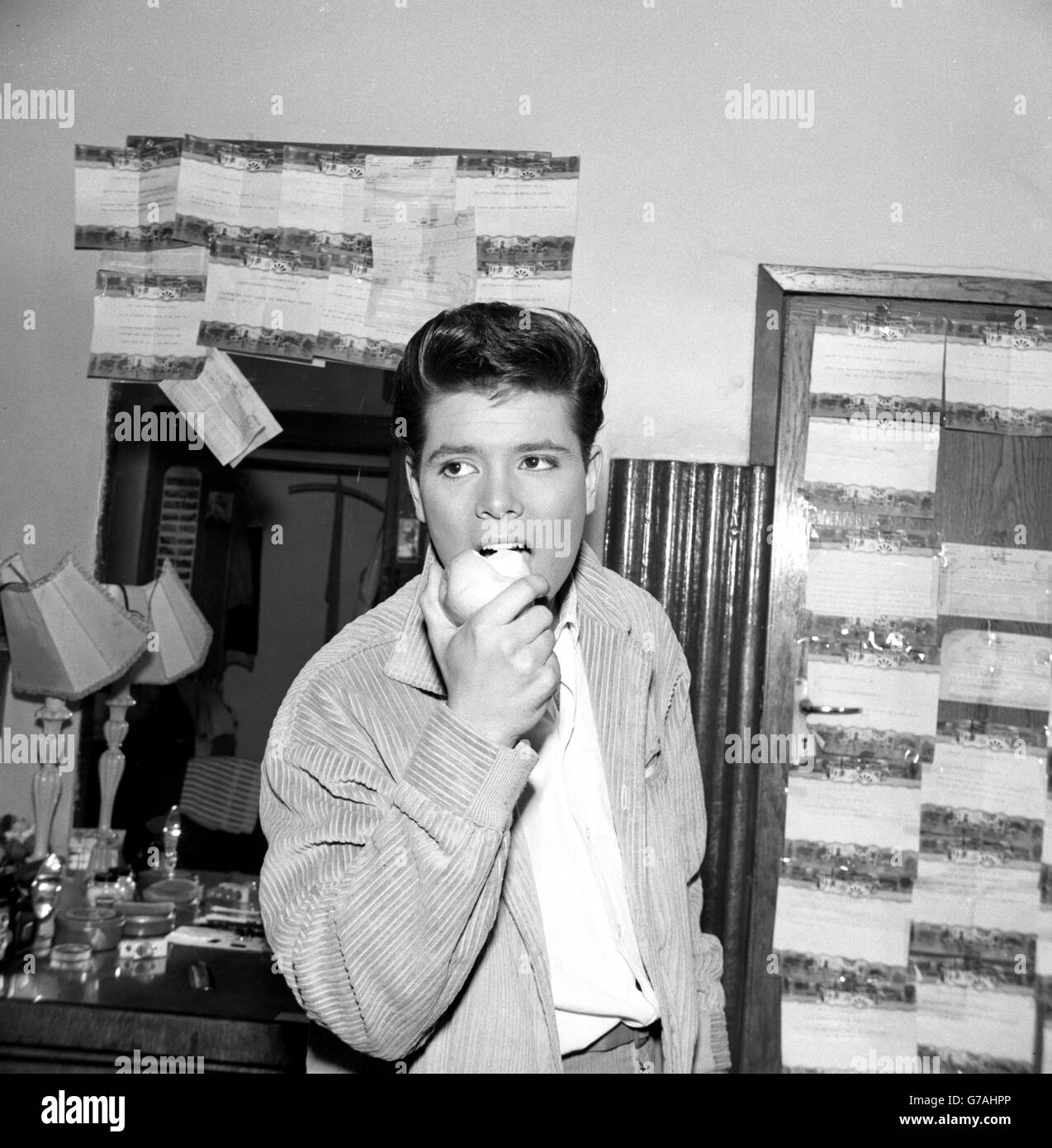 Cliff richard music singer hi-res stock photography and images - Alamy