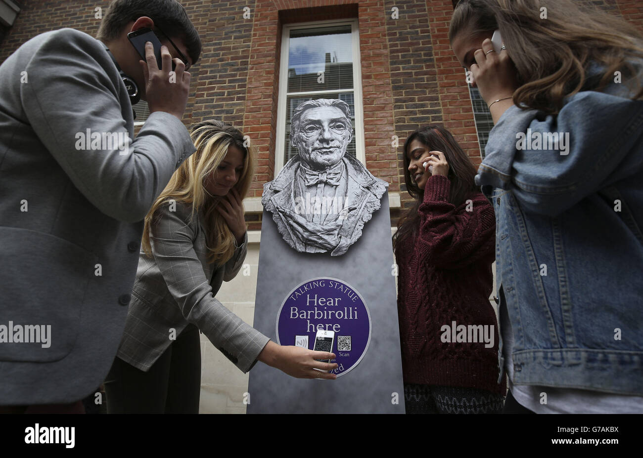 Talking statues hi-res stock photography and images - Alamy