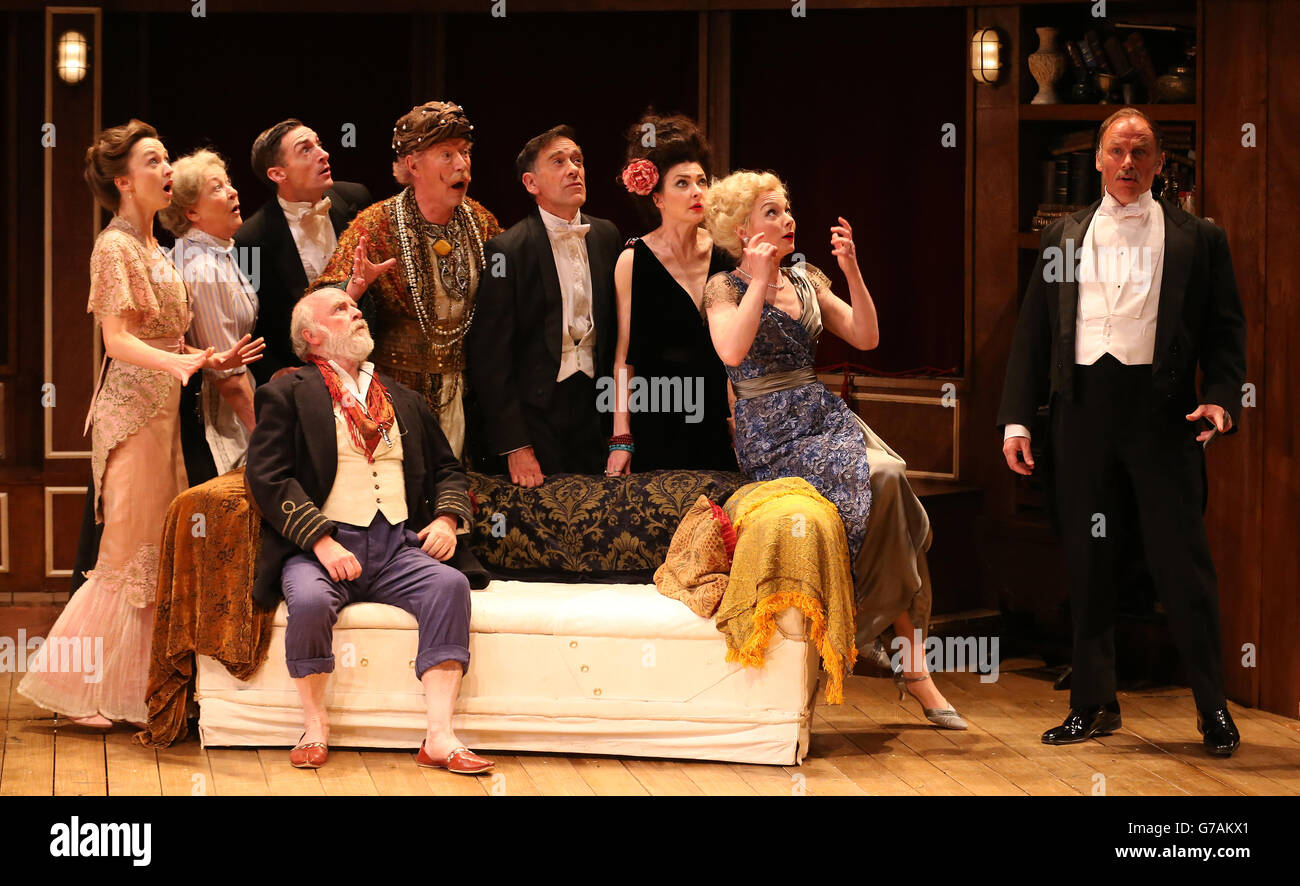 Left right lisa dwyer hogg hi-res stock photography and images - Alamy