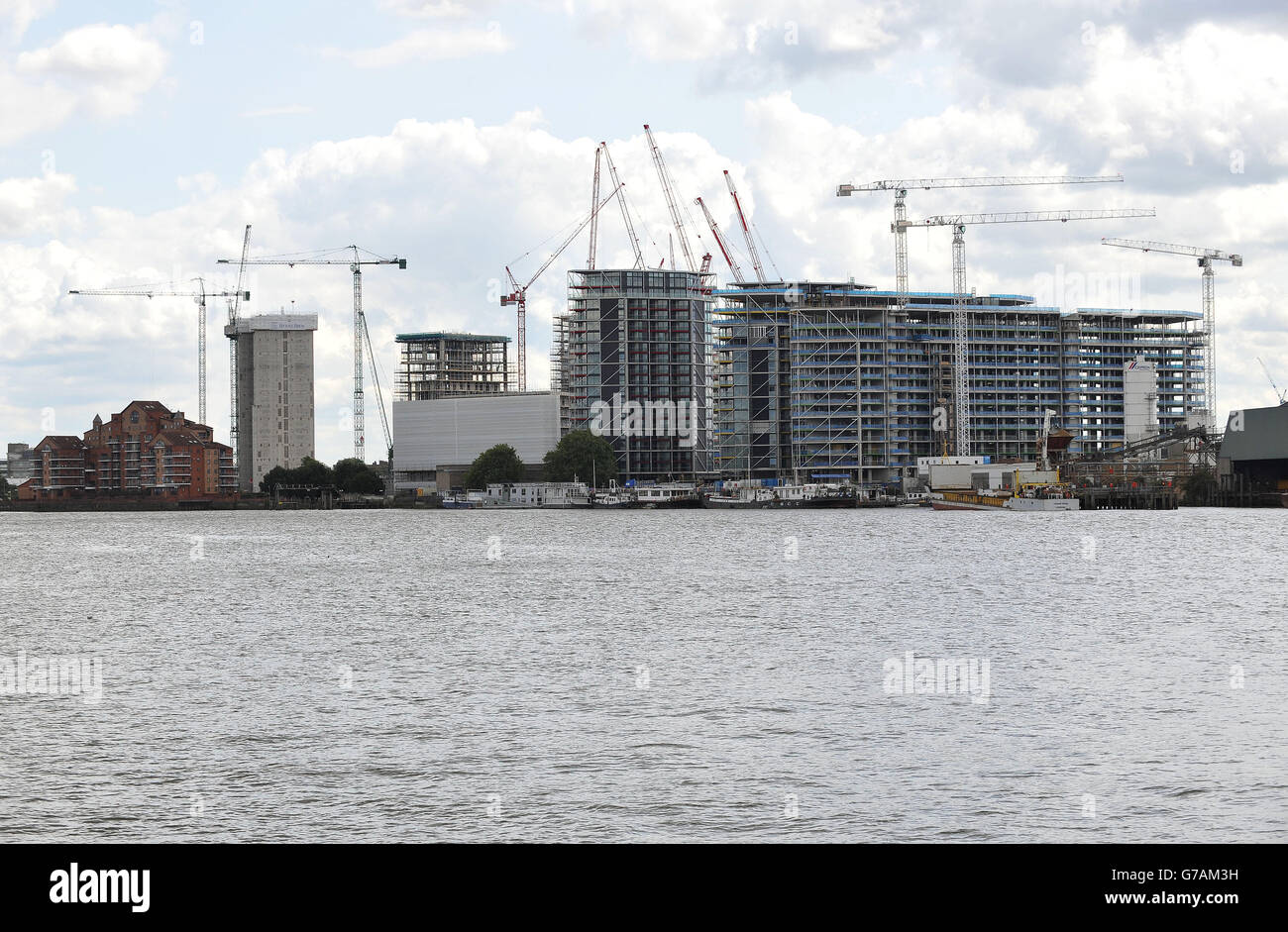 Building construction of the Riverlight residential development ...