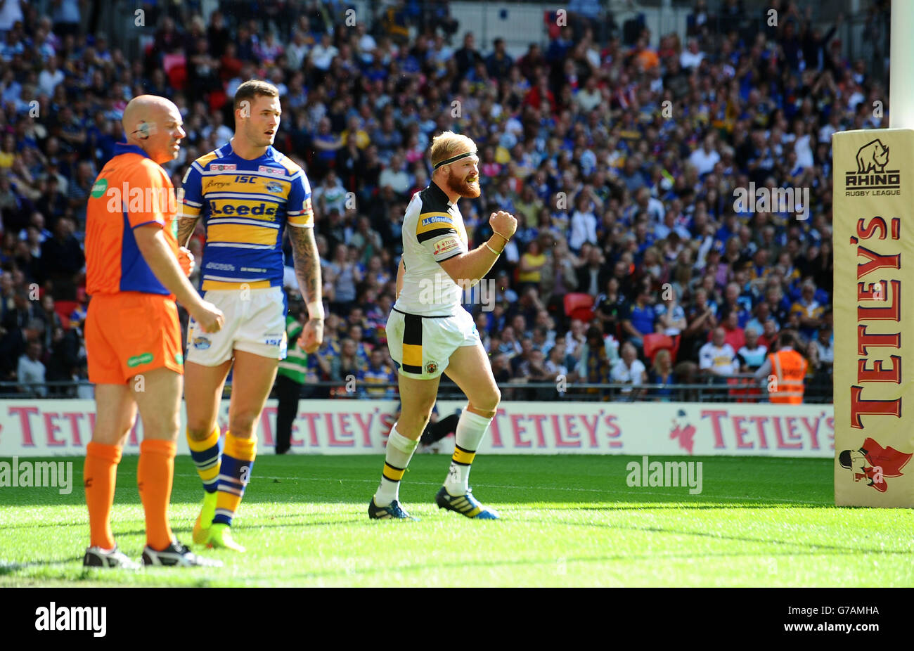 Castleford tigers oliver holmes celebrates scoring hi-res stock ...