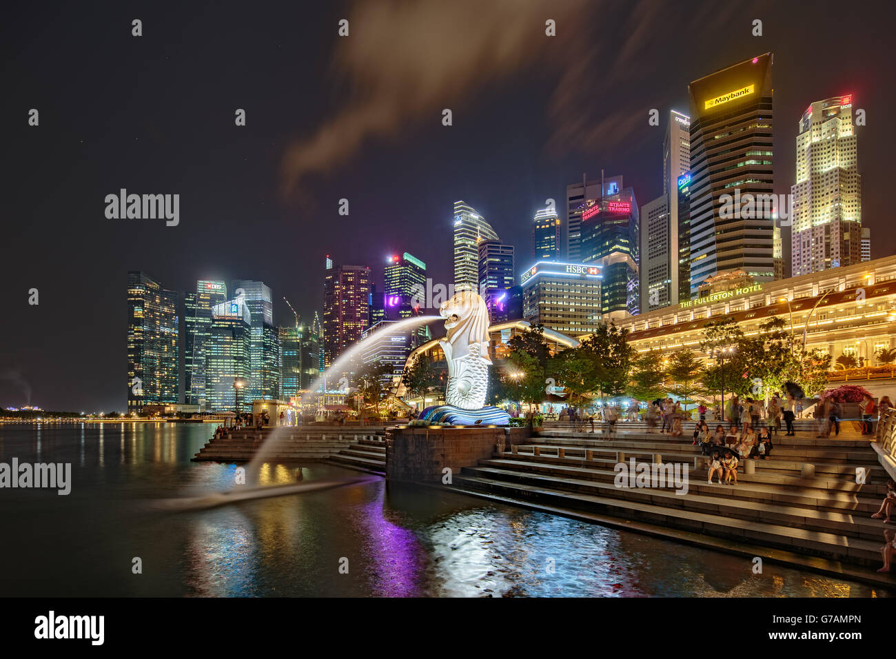 Merlion by night Stock Photo - Alamy