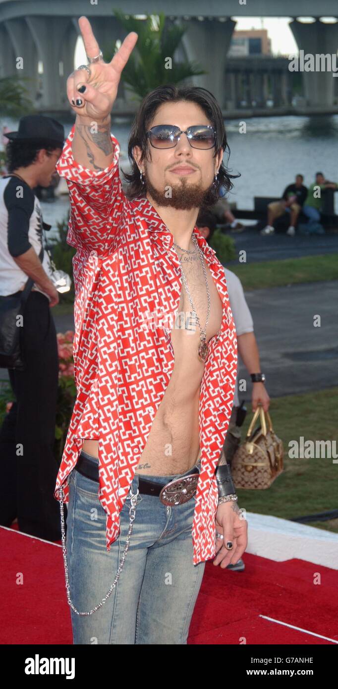 Showbiz music ceremony mtv celebrity gesturing dave navarro hi-res ...