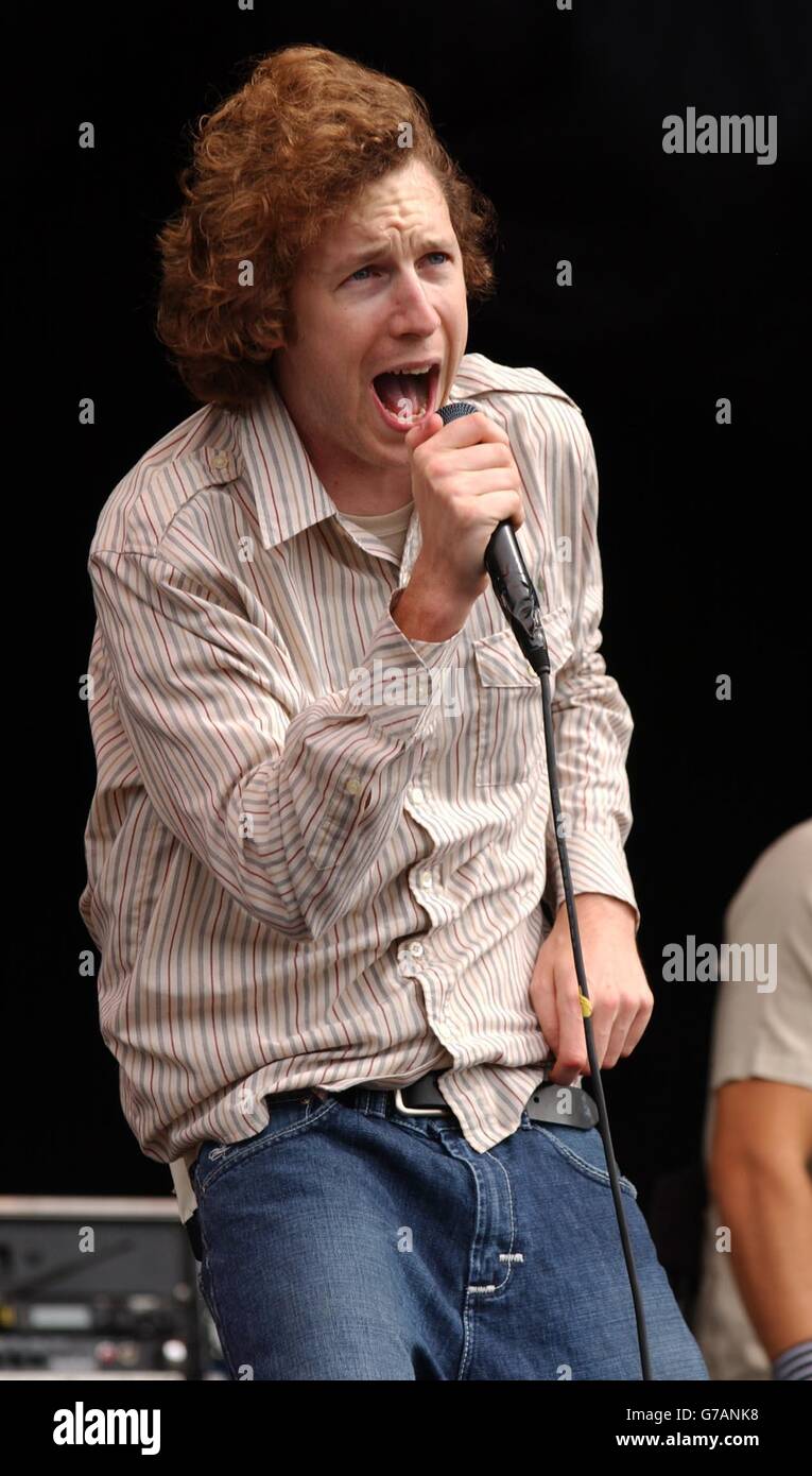 Hundred reasons carling weekend hi-res stock photography and images - Alamy