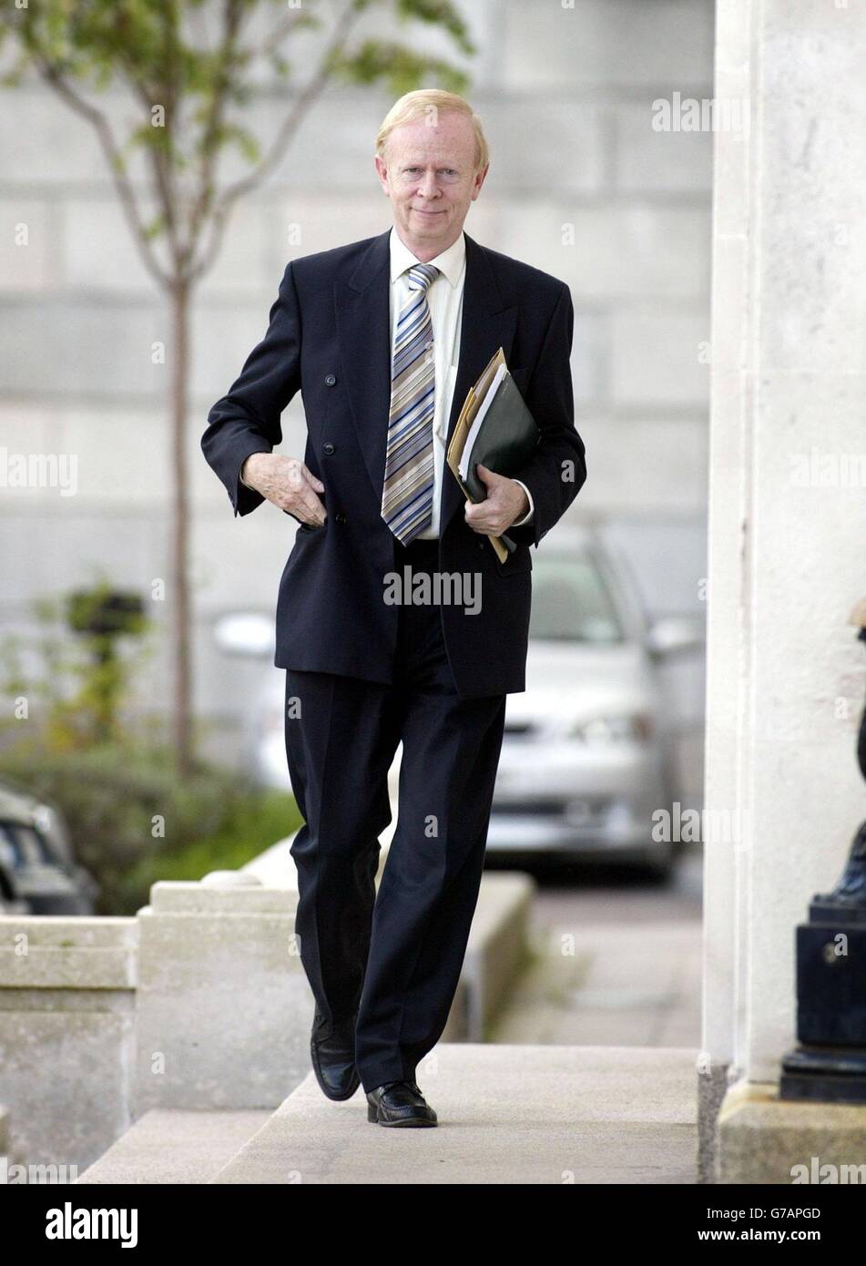 Sir Reginald Empey arrives at Stormont Castle Stock Photo - Alamy