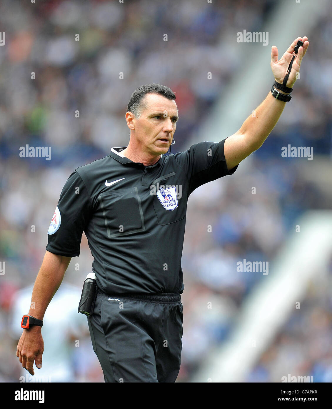 Referee neil swarbrick with his little can of vanishing spray hi-res ...