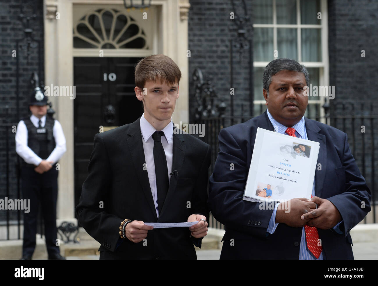 16 year old ethan dallas and sanjay ganatra hi-res stock photography ...