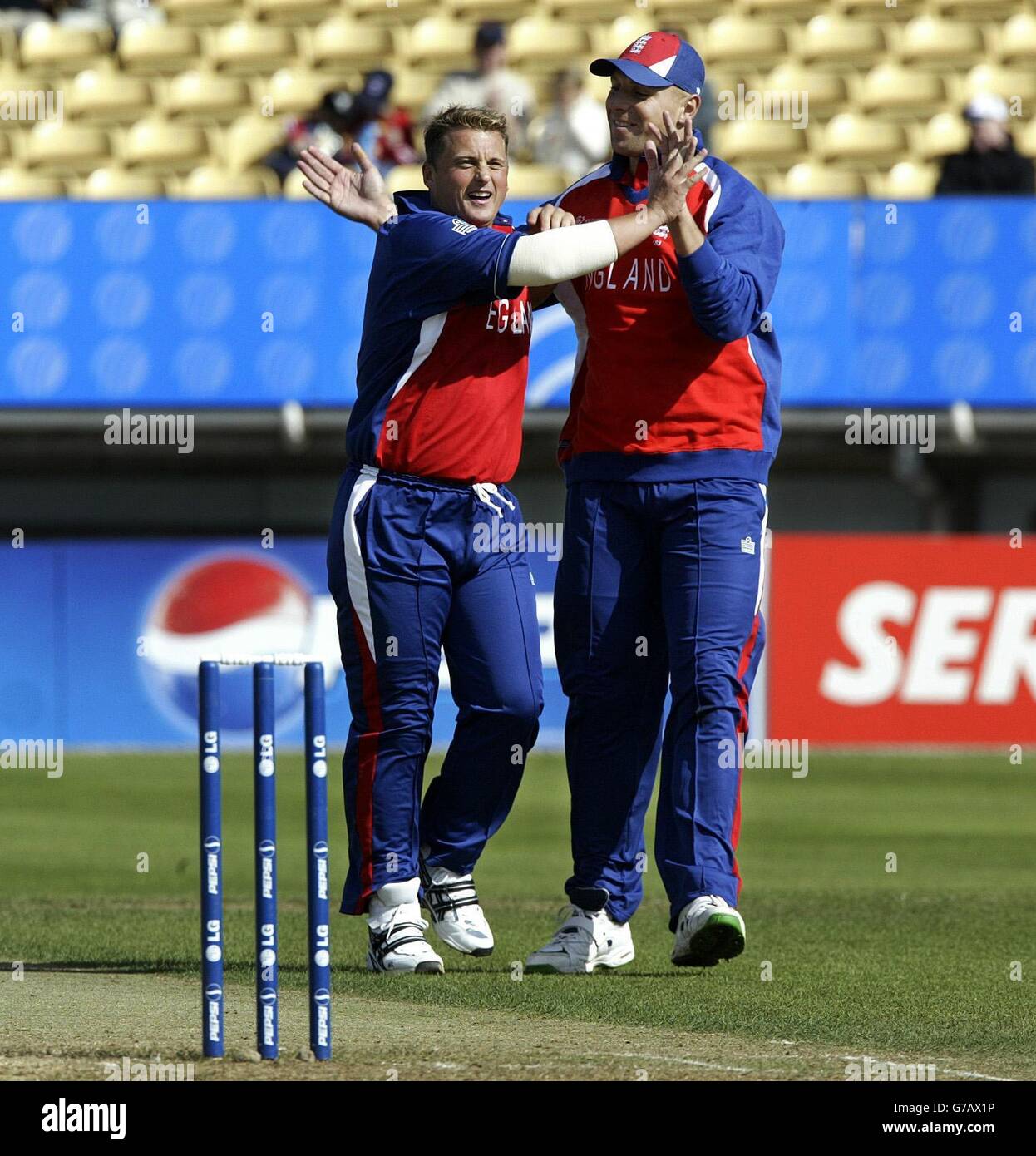 , NO MOBILE PHONE USE. England bower Darren Gough (L) celebrates with ...