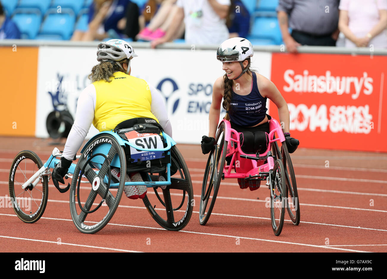 Scotland's Shelby Watson and South West's Doaa Shayea in the Girls 800m ...