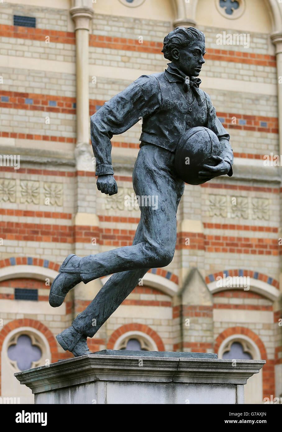 William webb ellis statue in rugby hi-res stock photography and images ...