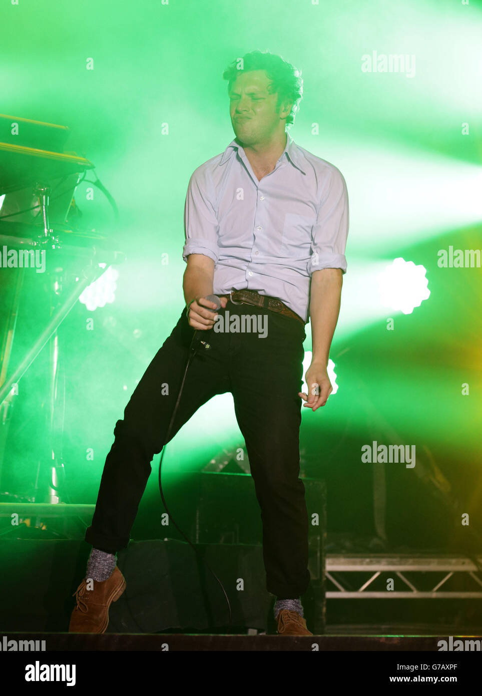 Ed Macfarlane of Friendly Fires performing with Disclosure on the Main ...