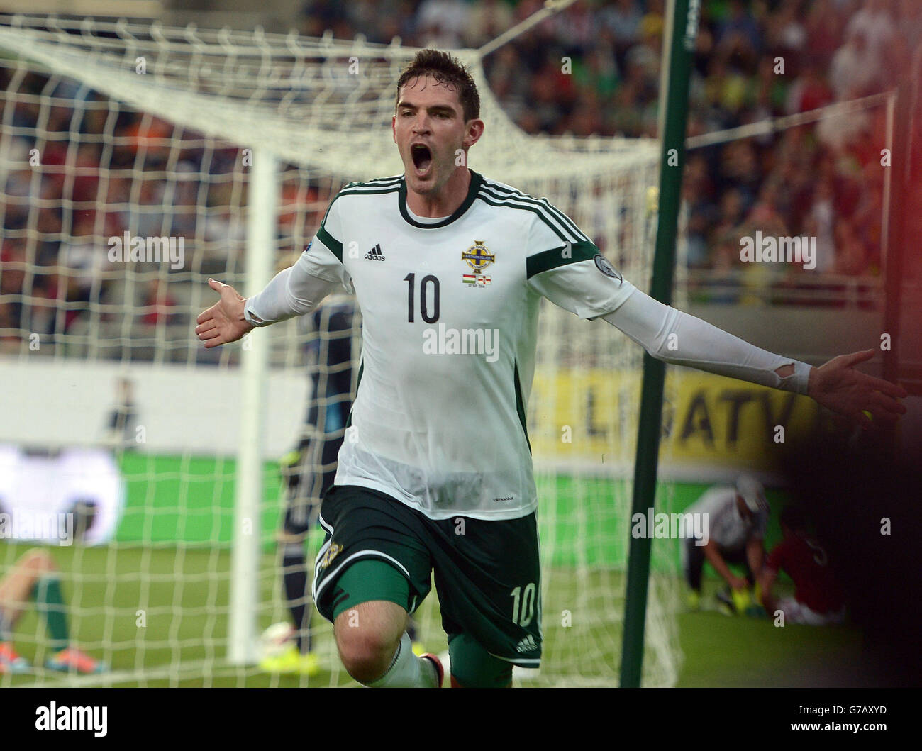 Northern Ireland's Kyle Lafferty celebrates scoring the winning goal ...