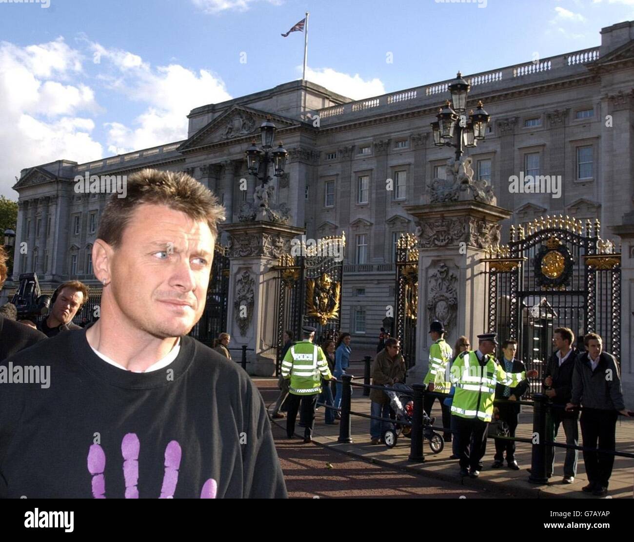 Fathers 4 Justice protestor, Jason Hatch, stands outside London's ...