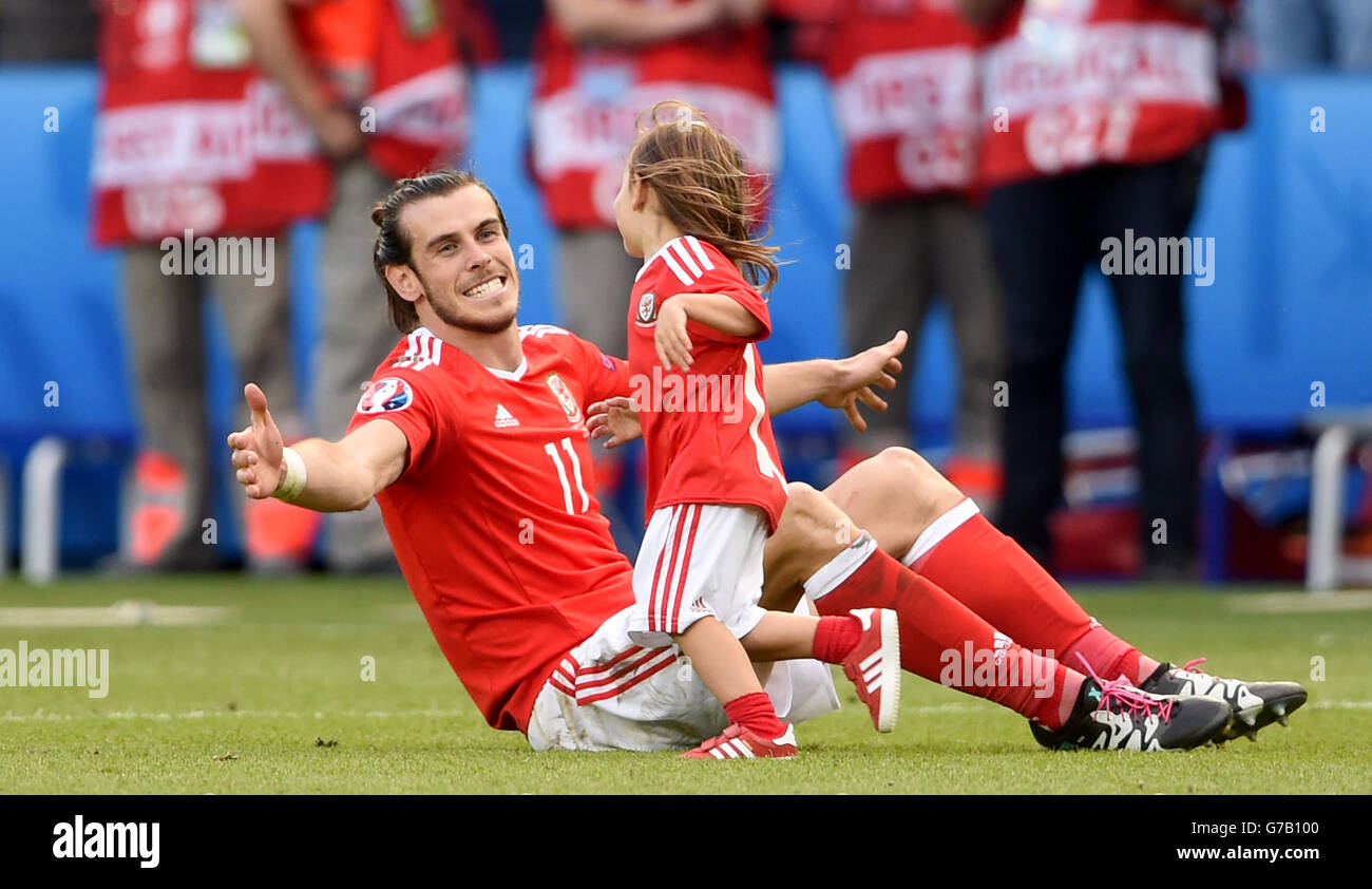 Wales' Gareth Bale celebrates with daughter Alba Violet on the pitch ...