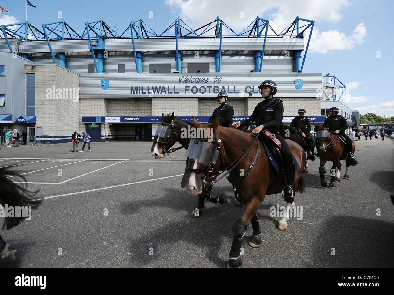 The new den general millwall hi-res stock photography and images - Alamy