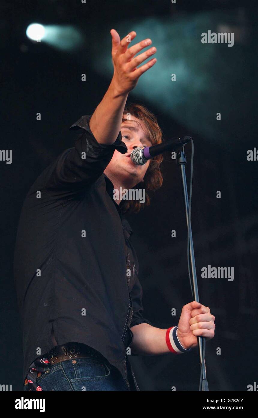 Keane perform at the v festival in chelmsford hi-res stock photography ...