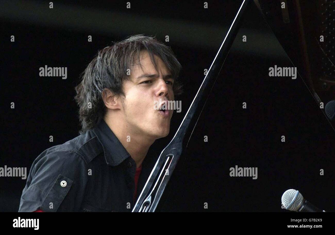 Jamie cullum performs live on stage hi-res stock photography and images ...