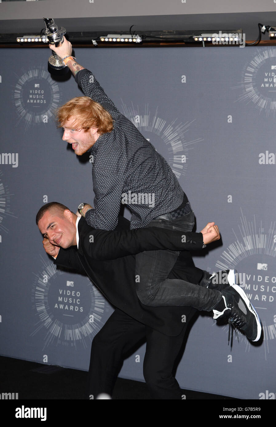Ed sheeran backstage hi-res stock photography and images - Alamy