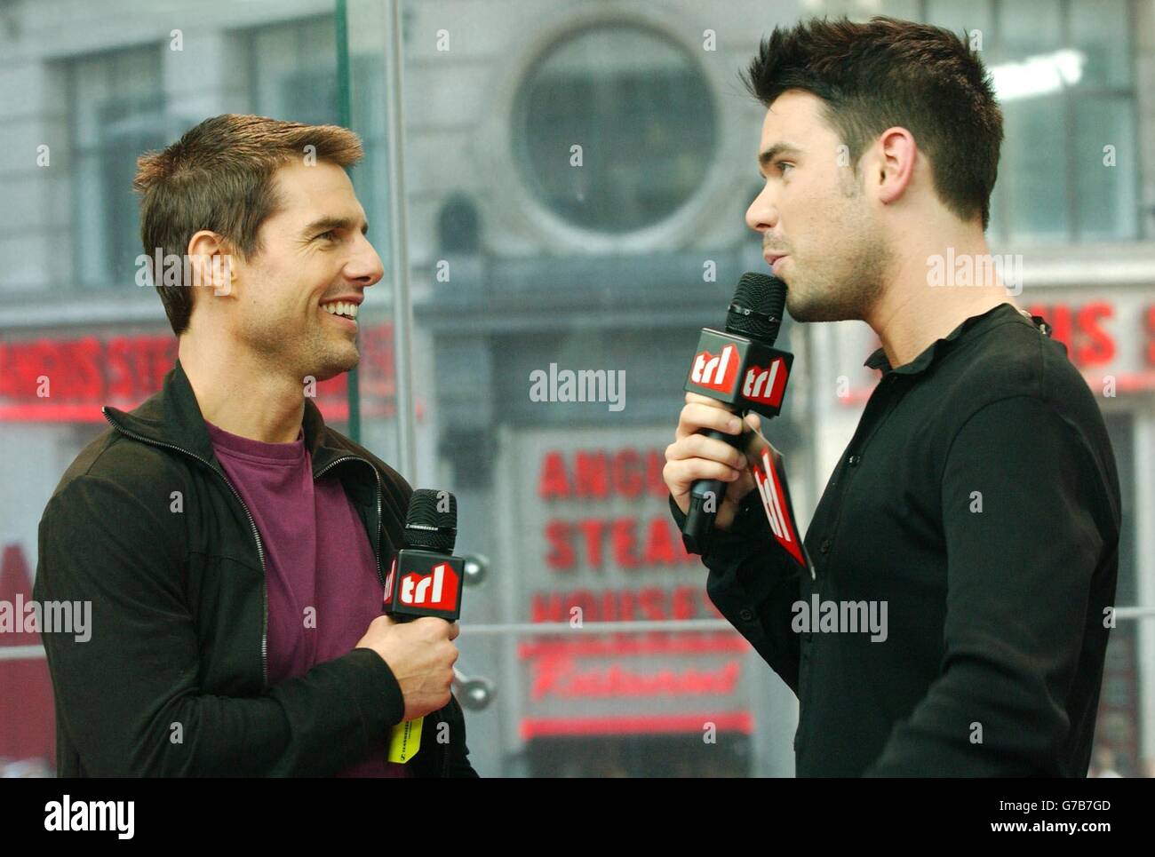 Tom Cruise MTV's TRL - Total Request Live - show Stock Photo - Alamy